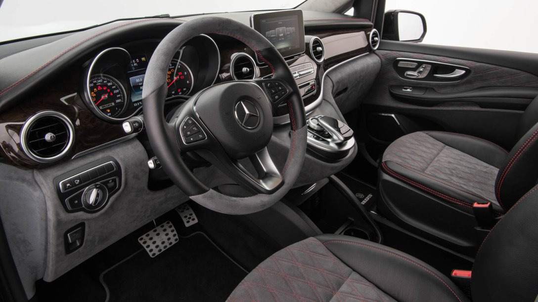 Таких у світі одиниці: дорогами Києва колесить дуже рідкісний розкішний ...